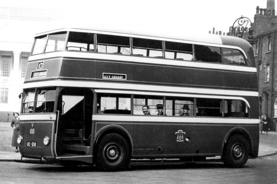 AEC Q type MCCW в кузове H31/29F 1933 года выпуска. Фото 1. VERcity