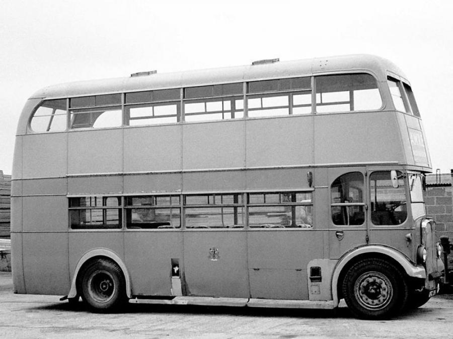 AEC Regent II Weymann в кузове H30/26R 1945 года выпуска. Фото 1. VERcity