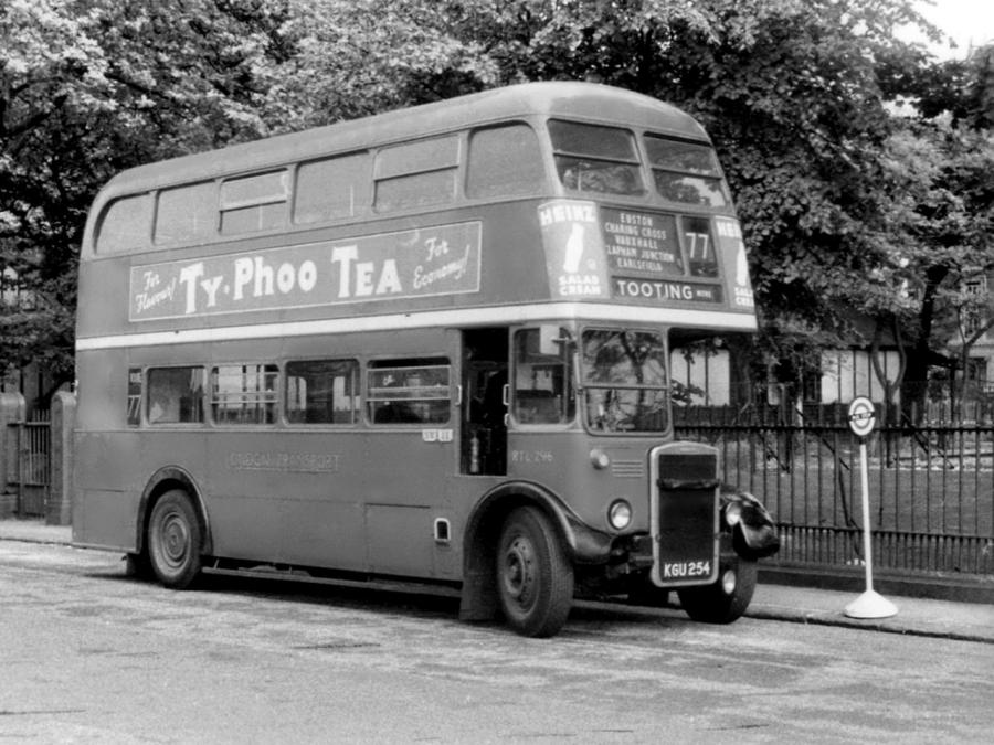 AEC Regent III RT Park Royal в кузове H30/26R 1949 года выпуска. Фото 2 ...