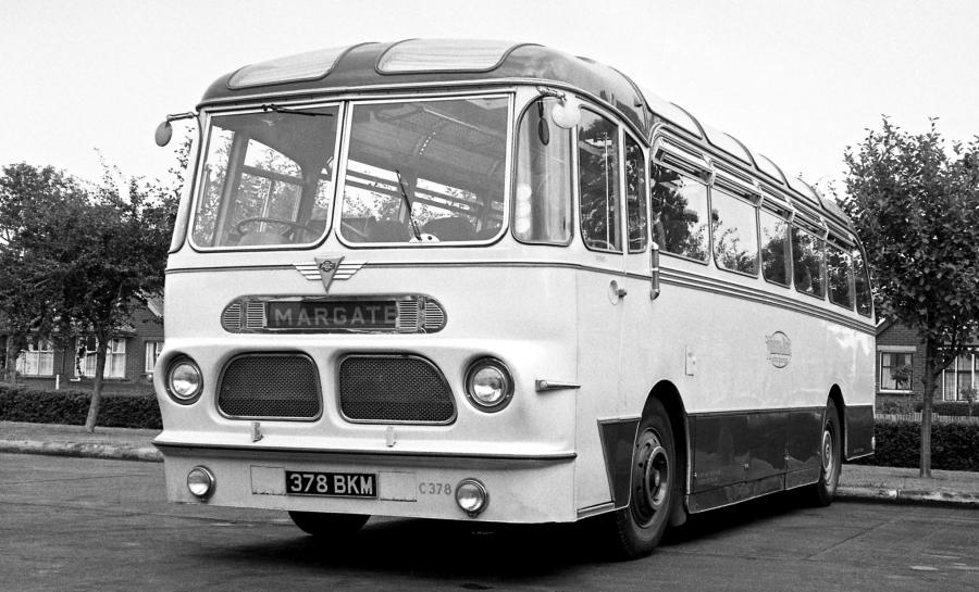 AEC Reliance MU3RV Harrington Wayfarer Mk IV в кузове C37F 1957 года ...