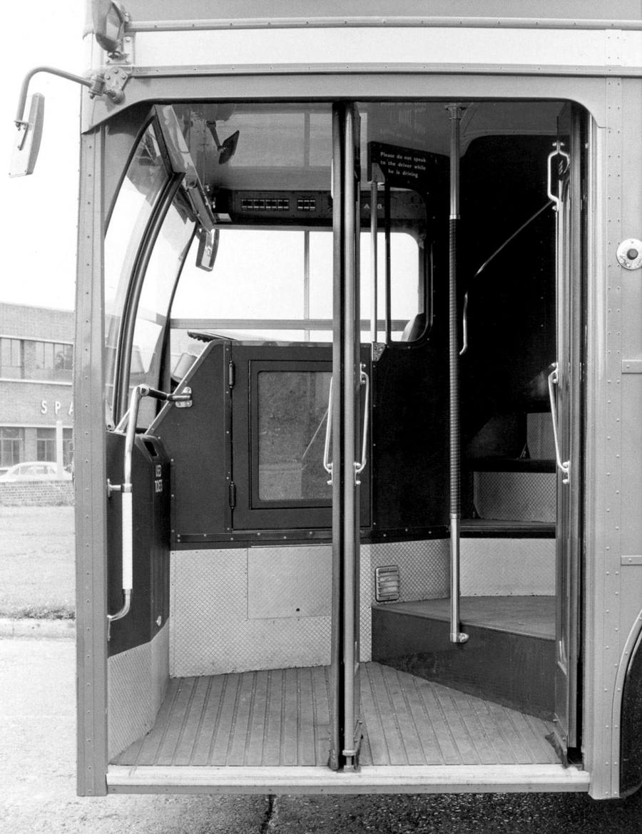 Интерьер AEC Routemaster FRM1 Park Royal Prototype в кузове H41/31F ...