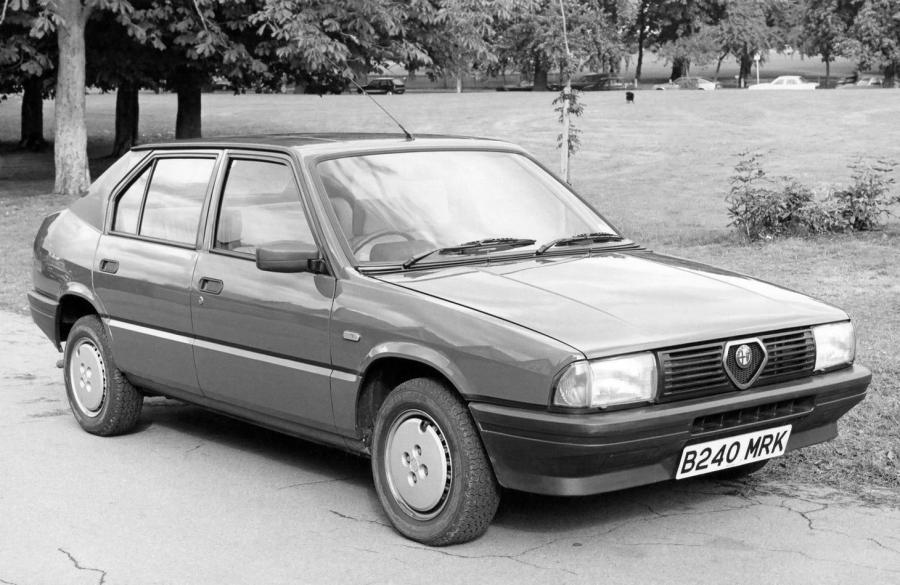 Alfa Romeo 33 в кузове 905, выпускаемого с 1983 года по 1986 год для ...