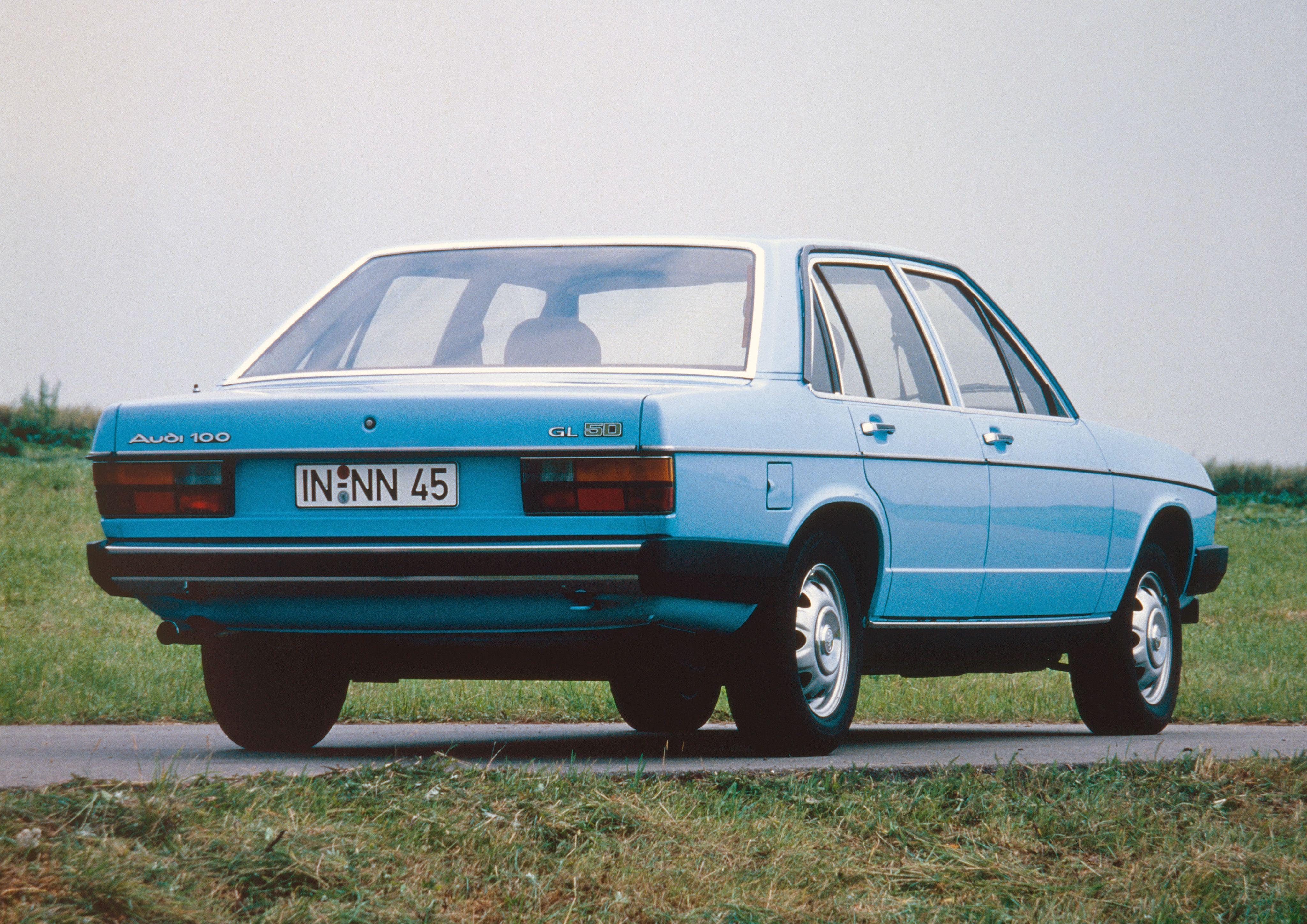 Audi 100 5D в кузове C2, выпускаемого с августа 1977 года по сентябрь ...