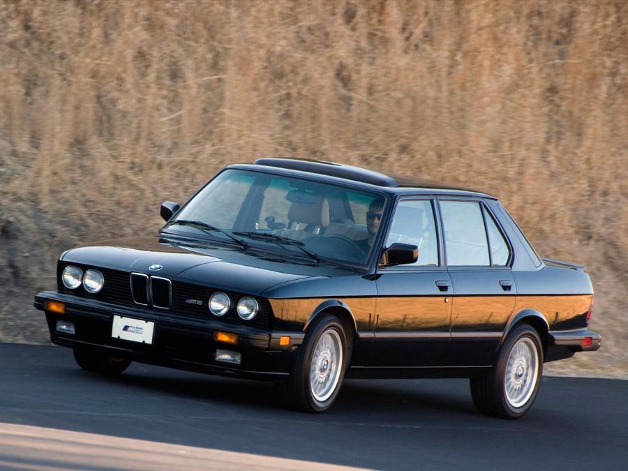 BMW M5 1986 года выпуска для рынка США. Фото 1. VERcity