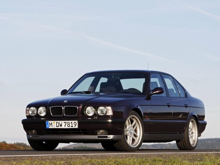 BMW M5 Sedan 1994 года выпуска. Фото 1. VERcity
