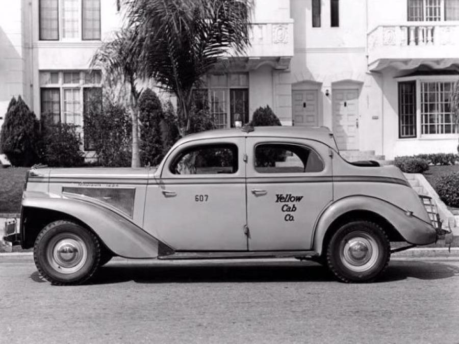 Checker Model A Landaulet 1939 года выпуска. Фото 1. VERcity