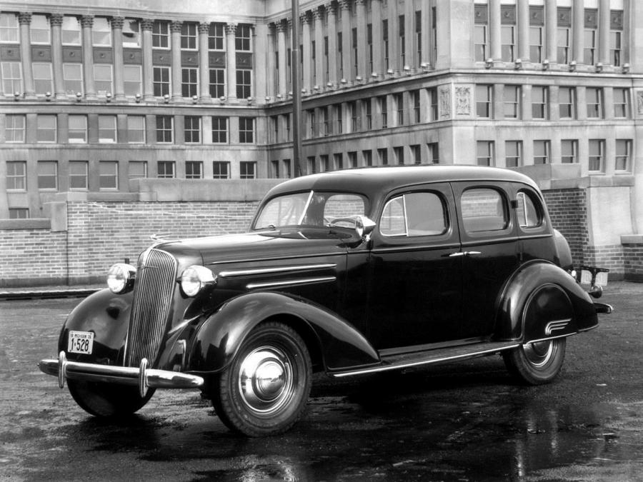 Chevrolet Master DeLuxe 4-Door Sport Sedan 1936 года выпуска. Фото 1 ...