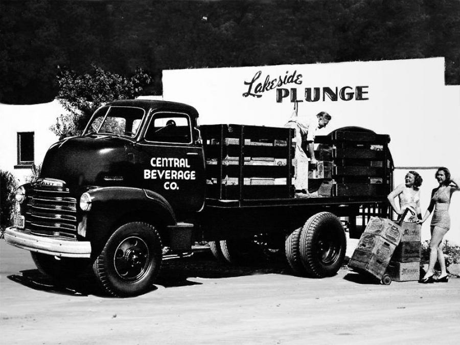 Chevrolet 5400 COE Stake Truck 1948 года выпуска. Фото 1. VERcity