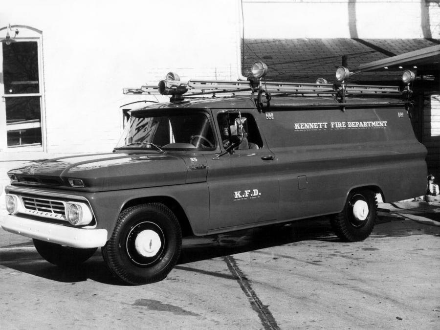 Chevrolet C30 Panel Firetruck 1962 года выпуска. Фото 1. VERcity