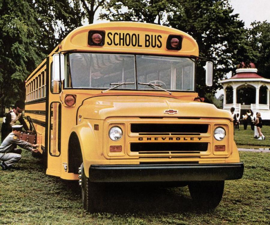 Chevrolet B60 Blue Bird School Bus 1968 года выпуска. Фото 1. VERcity