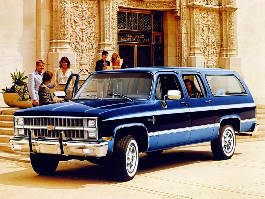 Chevrolet Suburban Silverado 1982 года выпуска. Фото 1. VERcity