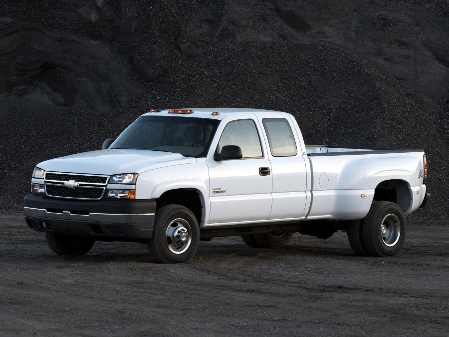 Chevrolet Silverado 3500 HD Extended Cab 2002 года выпуска. Фото 1. VERcity