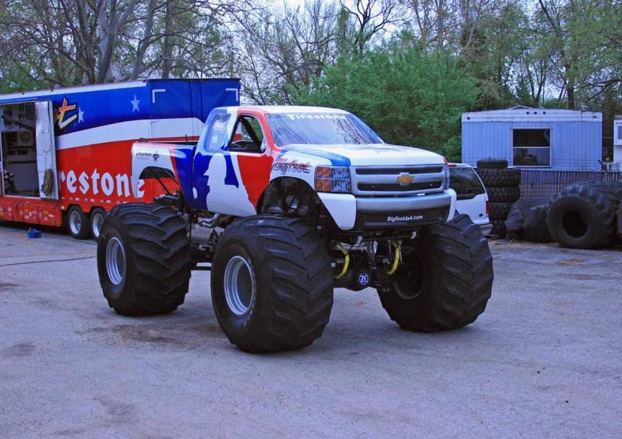 Chevrolet Silverado Monster Truck 2010 года выпуска. Фото 1. VERcity