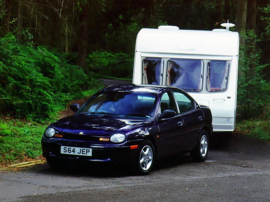 Chrysler Neon 1994 года выпуска для рынка Великобритании и Ирландии ...