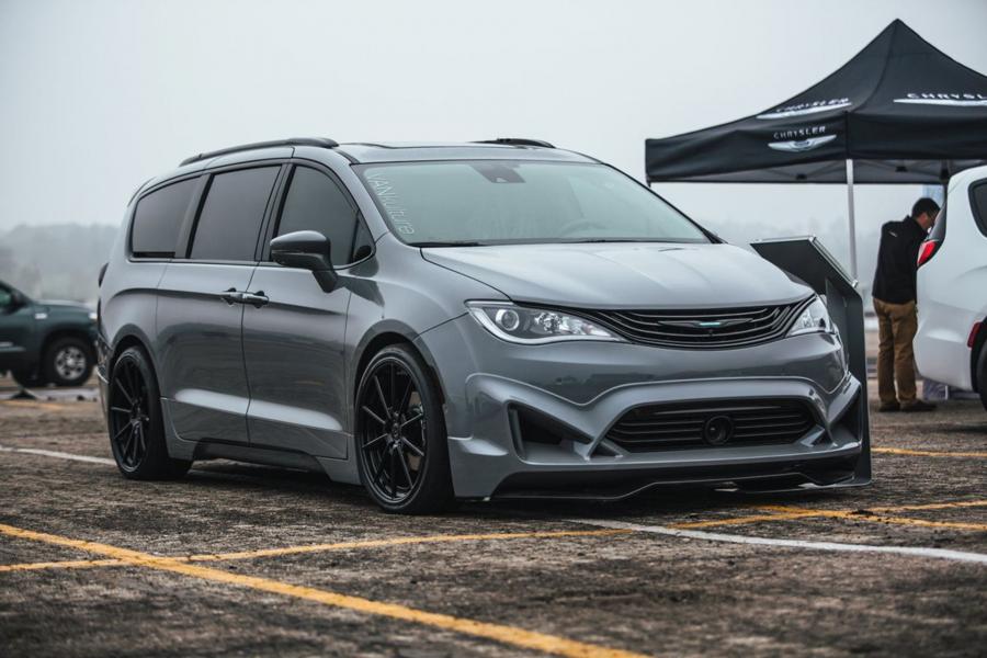 Chrysler Pacifica by VANkulture on Forgiato Wheels (TEC 2.4) 2019 года ...