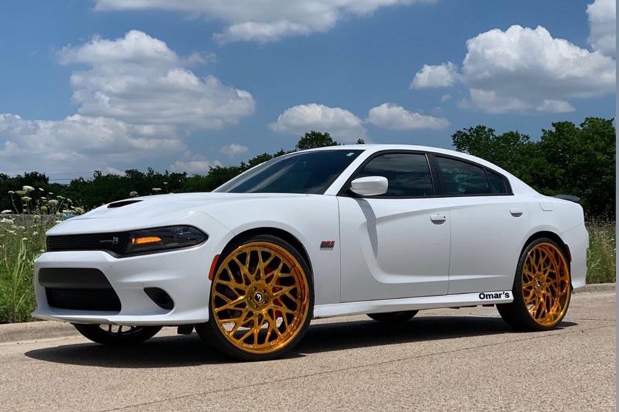 Dodge Charger R/T Scat Pack White on Forgiato Wheels (Blocco) 2019 года ...