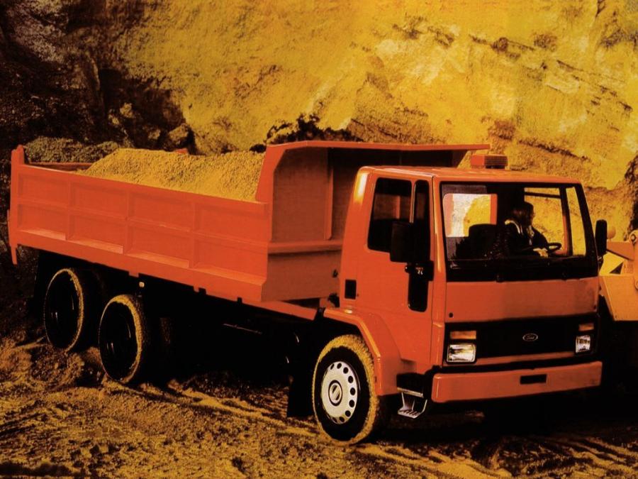 Ford Cargo 2420 1981 года выпуска. Фото 1. VERcity