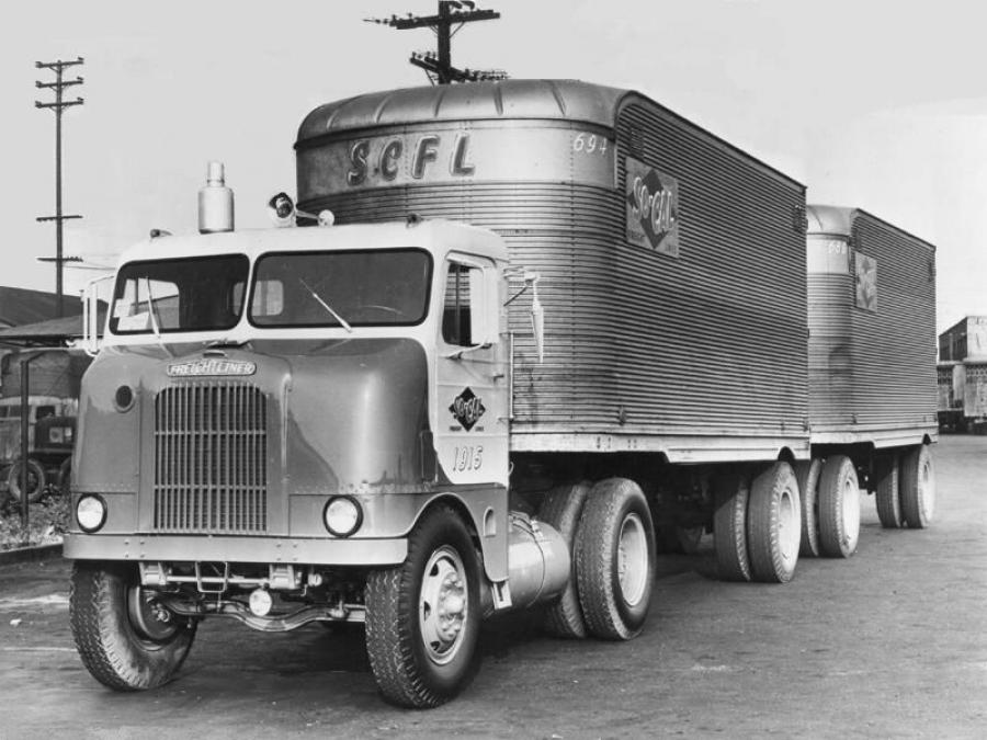 Freightliner 800 1947 года выпуска. Фото 1. VERcity