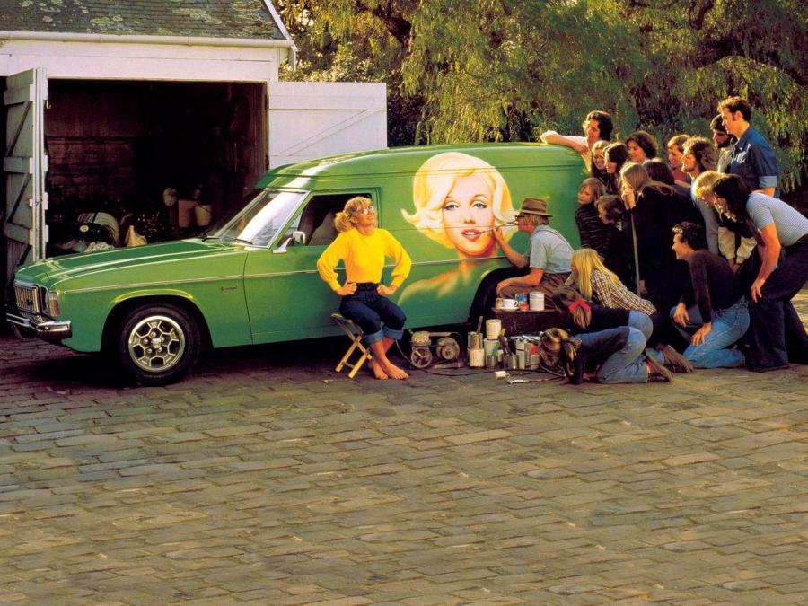 Holden Sandman Panel Van 1977 года выпуска. Фото 1. VERcity