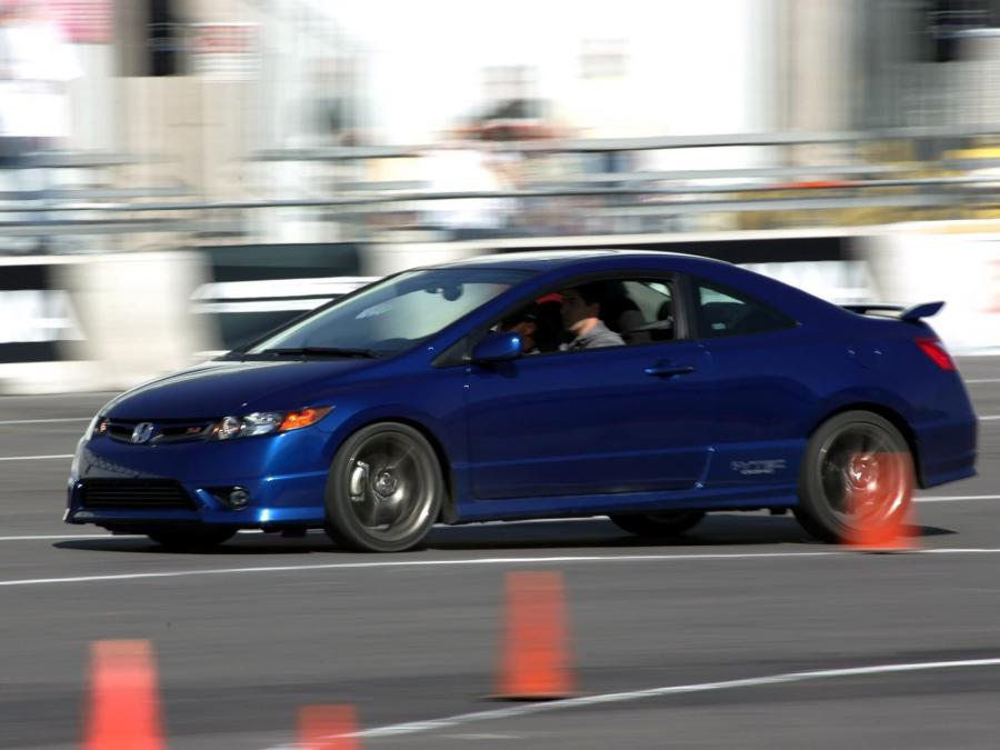 Honda Civic Si with Honda Factory Performance Package 2005 года выпуска ...