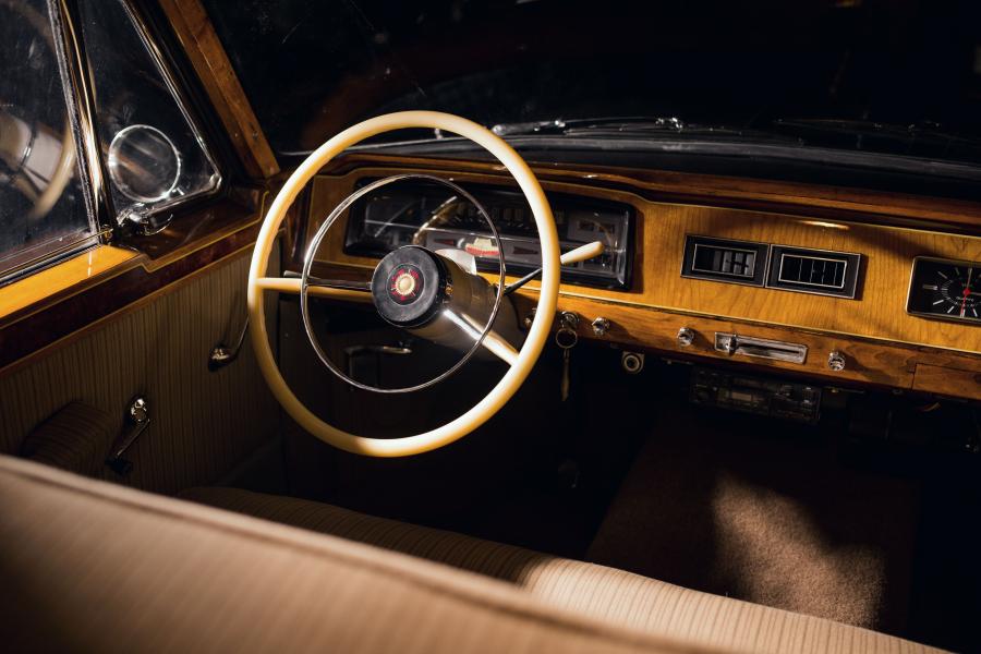 Торпедо HongQi в кузове CA771 1990 года выпуска. Фото 2. VERcity