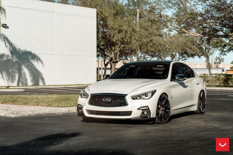 Infiniti Q50S 3.0t Pure White on Vossen Wheels (HF-3) 2019 года выпуска ...