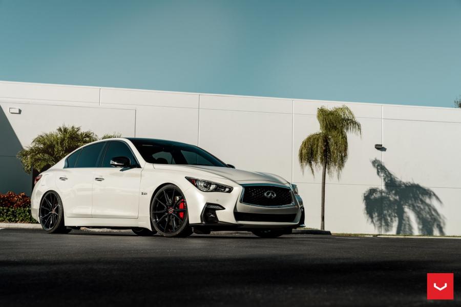 Infiniti Q50S 3.0t Pure White on Vossen Wheels (HF-3) 2019 года выпуска ...