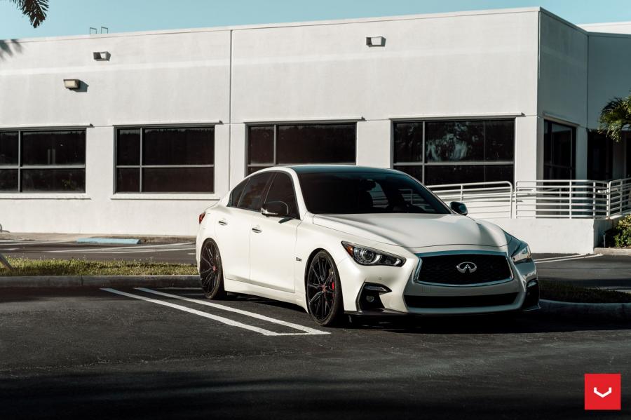 Infiniti Q50S 3.0t Pure White on Vossen Wheels (HF-3) 2019 года выпуска ...