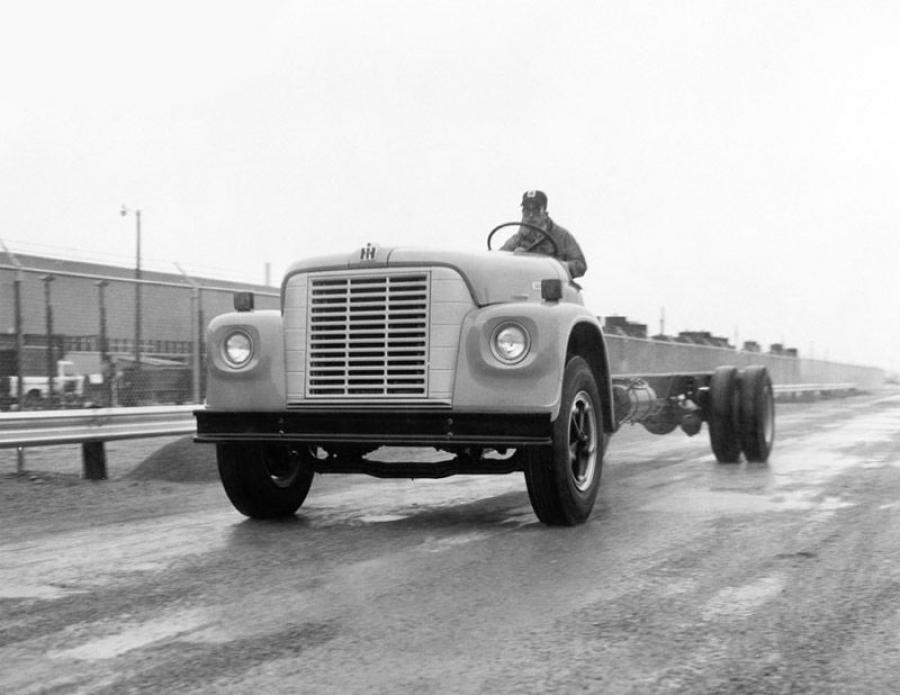 International Loadstar Bus Chassis 1975 года выпуска. Фото 1. VERcity