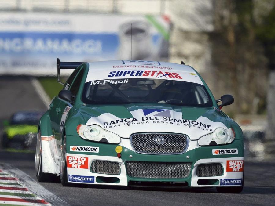 Jaguar XF SV8 SuperStars Series 2010 года выпуска. Фото 1. VERcity