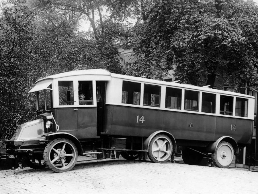 Latil TAR 4x4 Conversion Bus 1925 года выпуска. Фото 1. VERcity
