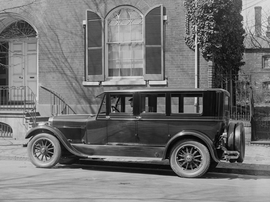 Lincoln Model L Limousine by Brunn 1924 года выпуска. Фото 1. VERcity