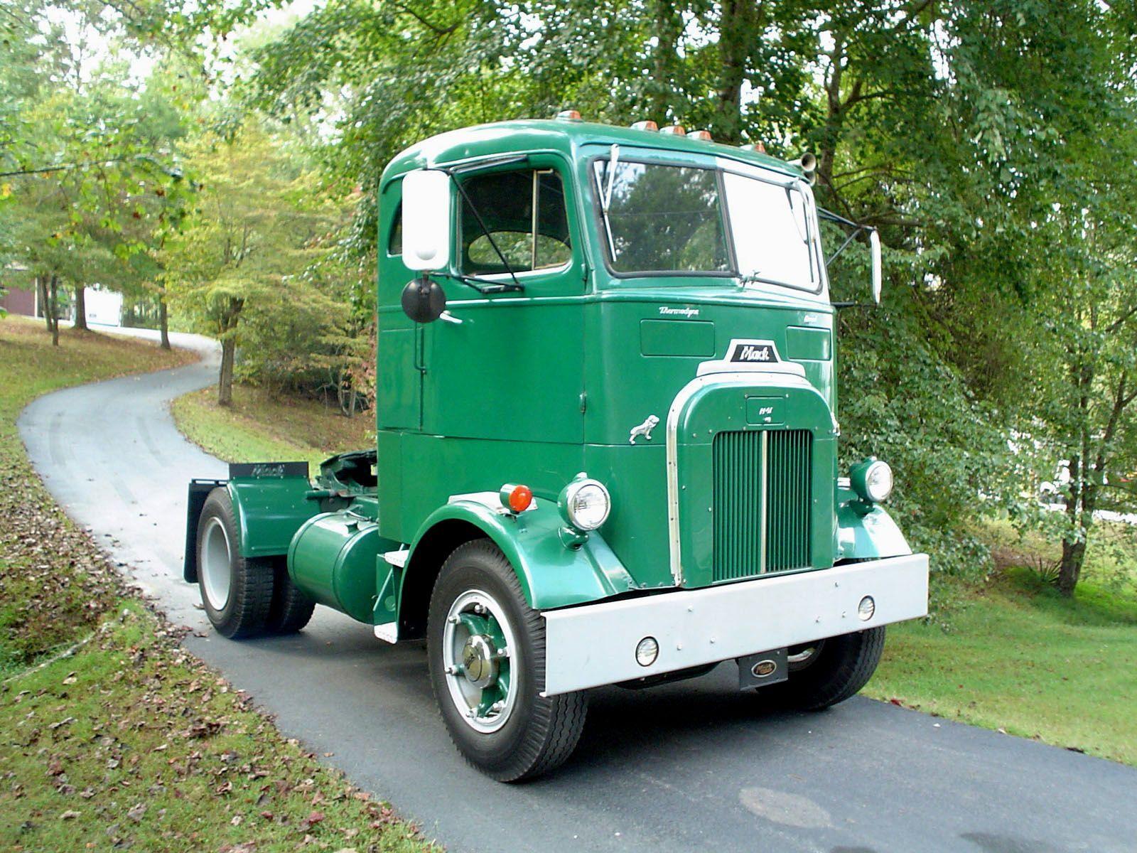 Mack H61 Cherrypicker 1952 года выпуска. Фото 1. VERcity