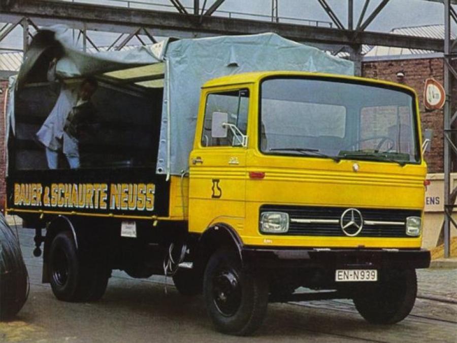 Mercedes-Benz LP813 Pritsche 1973 года выпуска. Фото 1. VERcity