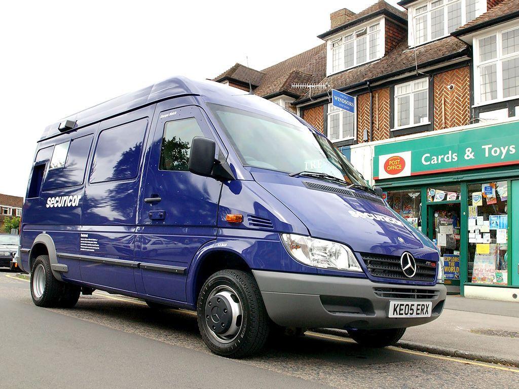 Mercedes-Benz Sprinter Securicor Van 2000 года выпуска для рынка ...