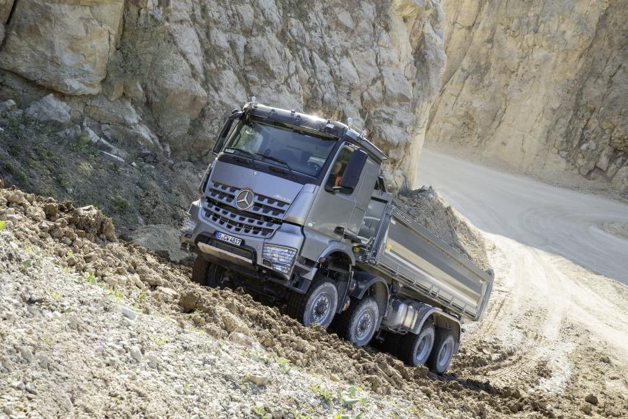 Mercedes-Benz Arocs 4151 8x8 2015 года выпуска. Фото 1. VERcity