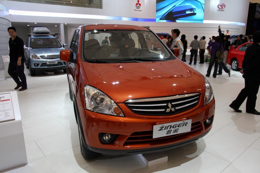 Mitsubishi Zinger 2006 года выпуска. Фото 1. VERcity