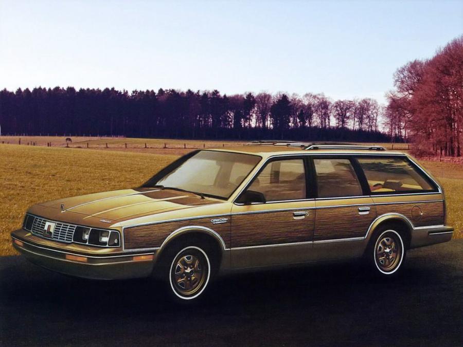 Oldsmobile Cutlass Cruiser 1986 года выпуска. Фото 1. VERcity