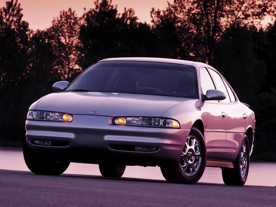 Oldsmobile Intrigue 1998 года выпуска. Фото 1. VERcity