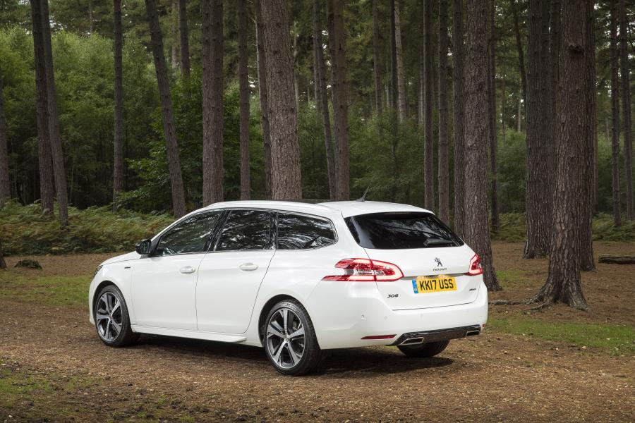 Peugeot 308 SW GT Line 2017 года выпуска для рынка Великобритании и ...