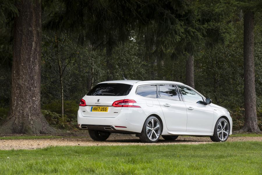 Peugeot 308 SW GT Line 2017 года выпуска для рынка Великобритании и ...