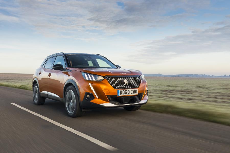 Peugeot 2008 GT Line 2020 года выпуска для рынка Великобритании и ...