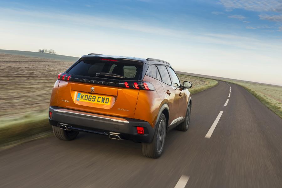 Peugeot 2008 GT Line 2020 года выпуска для рынка Великобритании и ...