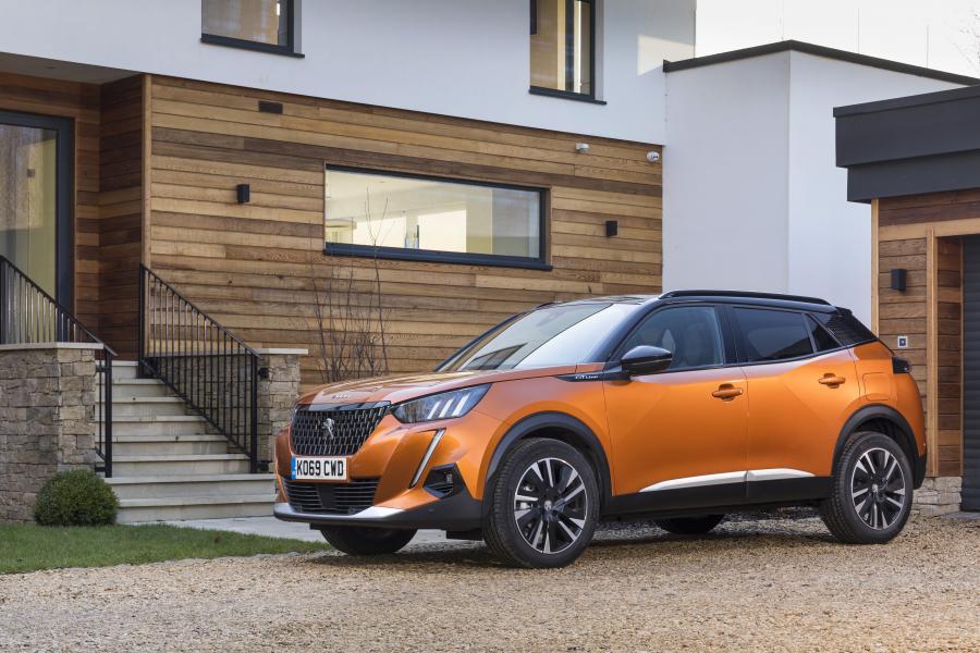 Peugeot 2008 GT Line 2020 года выпуска для рынка Великобритании и ...