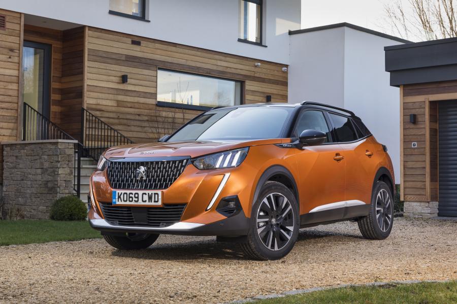 Peugeot 2008 GT Line 2020 года выпуска для рынка Великобритании и ...