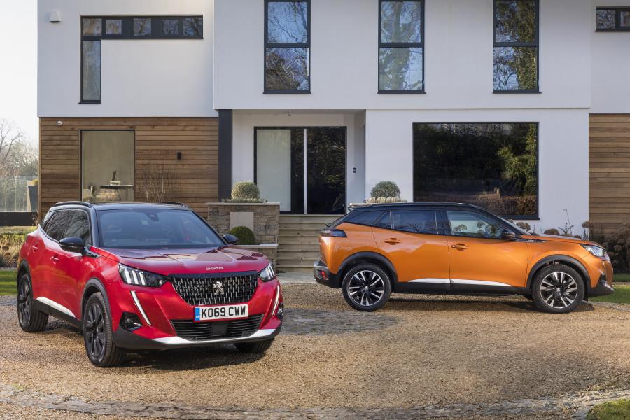 Peugeot 2008 GT Line 2020 года выпуска для рынка Великобритании и ...