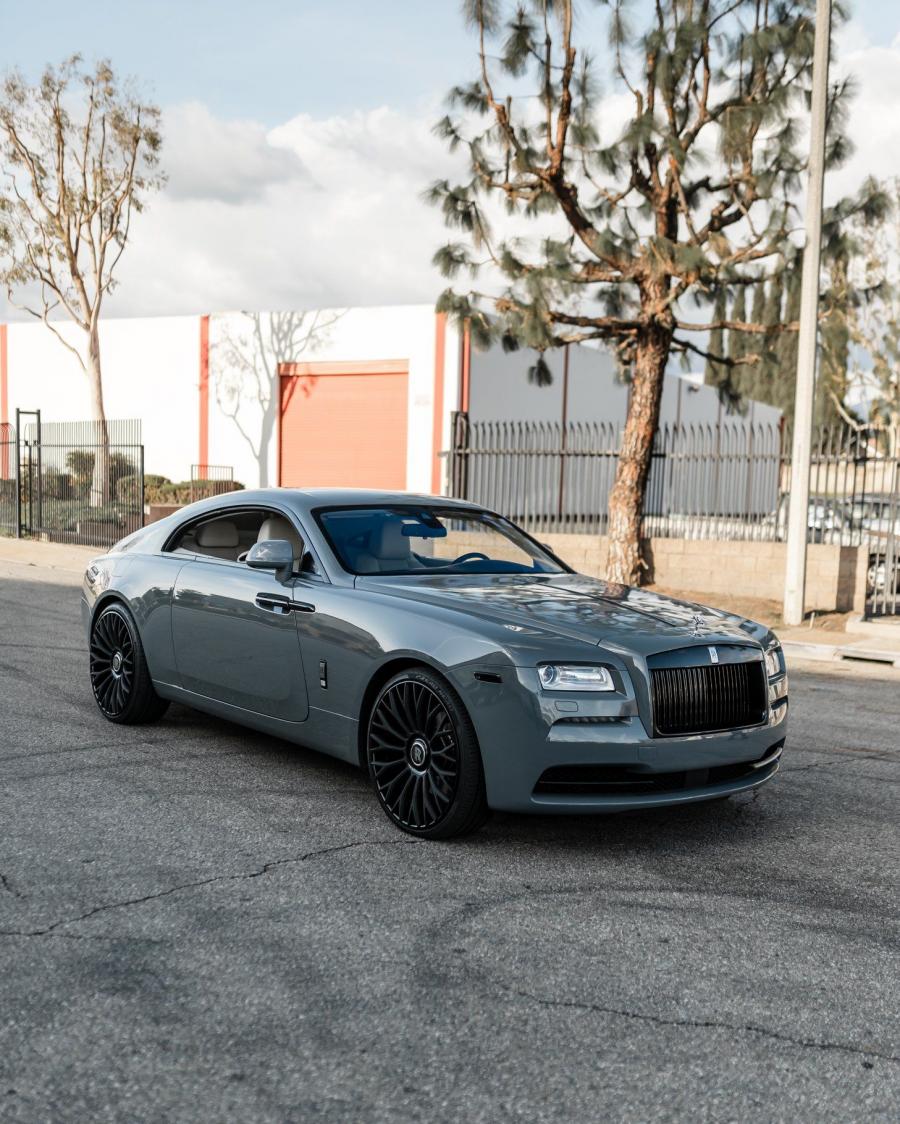 Rolls-Royce Wraith by Impressive Wrap 2019 года выпуска. Фото 1. VERcity