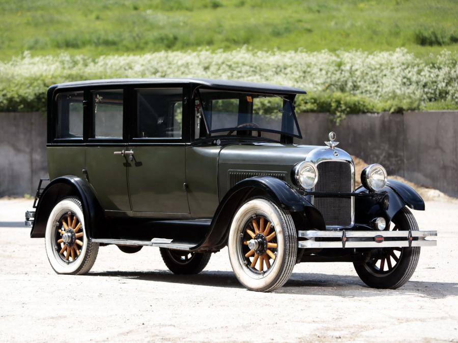 Studebaker Standard Six 4-Door Sedan 1925 года выпуска. Фото 1. VERcity