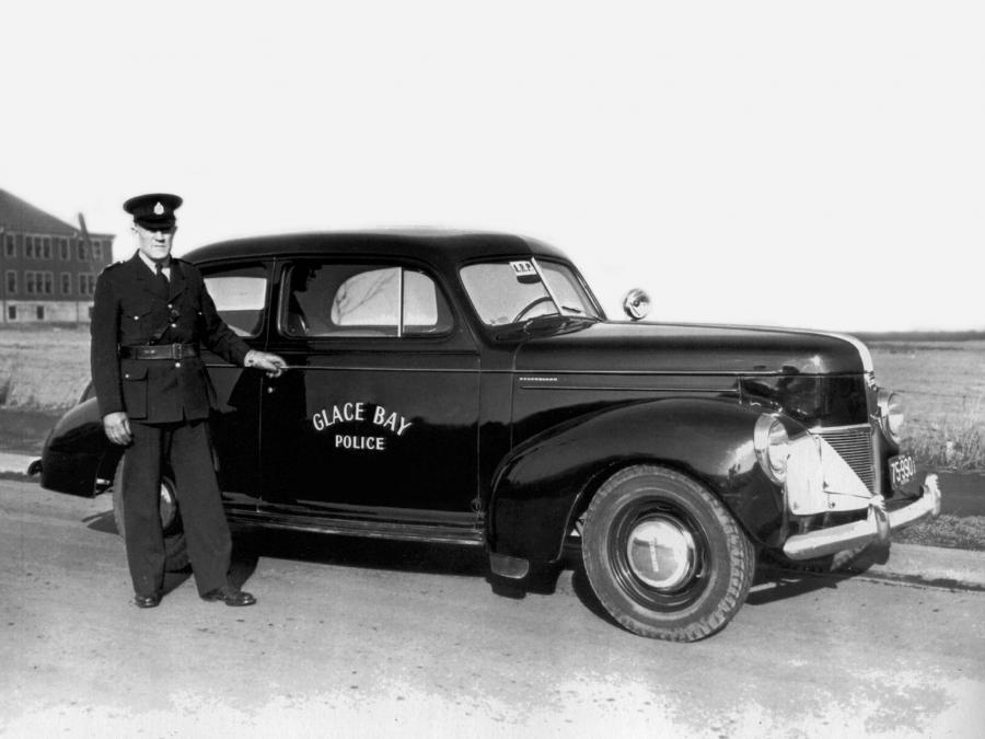 Studebaker Champion DeLuxe Club Sedan Police Car 1940 года выпуска ...