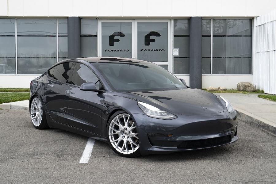 Tesla Model 3 on Forgiato Wheels (FLOW 001) 2019 года выпуска. Фото 5 ...